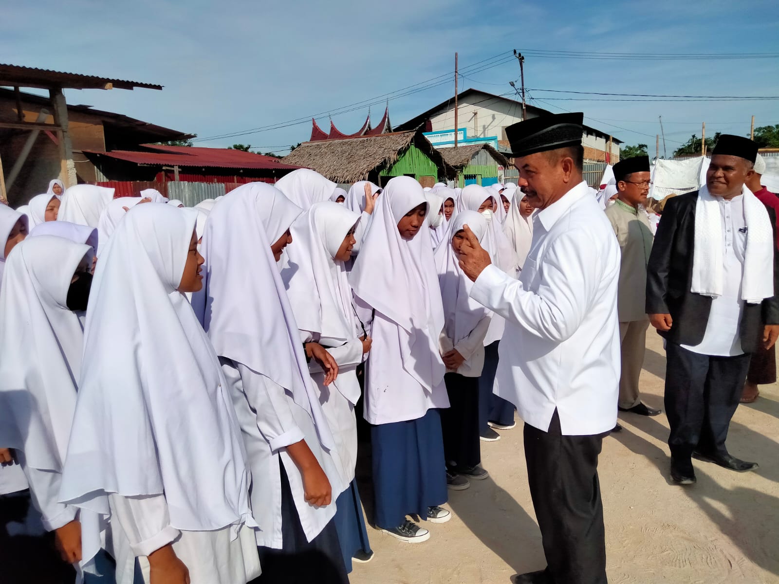 Fauzi Bahar : Agama dan Adat Adalah Benteng Kehidupan Generasi Muda ...